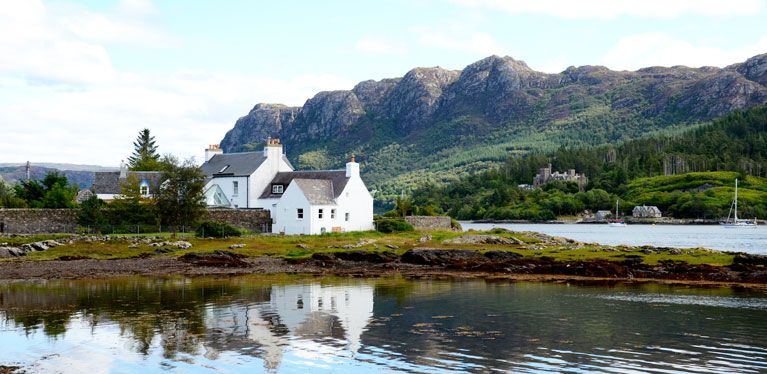 Beyond Glasgow Airport - Charming towns of West Scotland