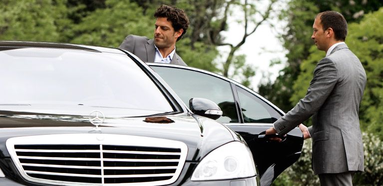 Long term car rental solutions with benefits from Avis car rental